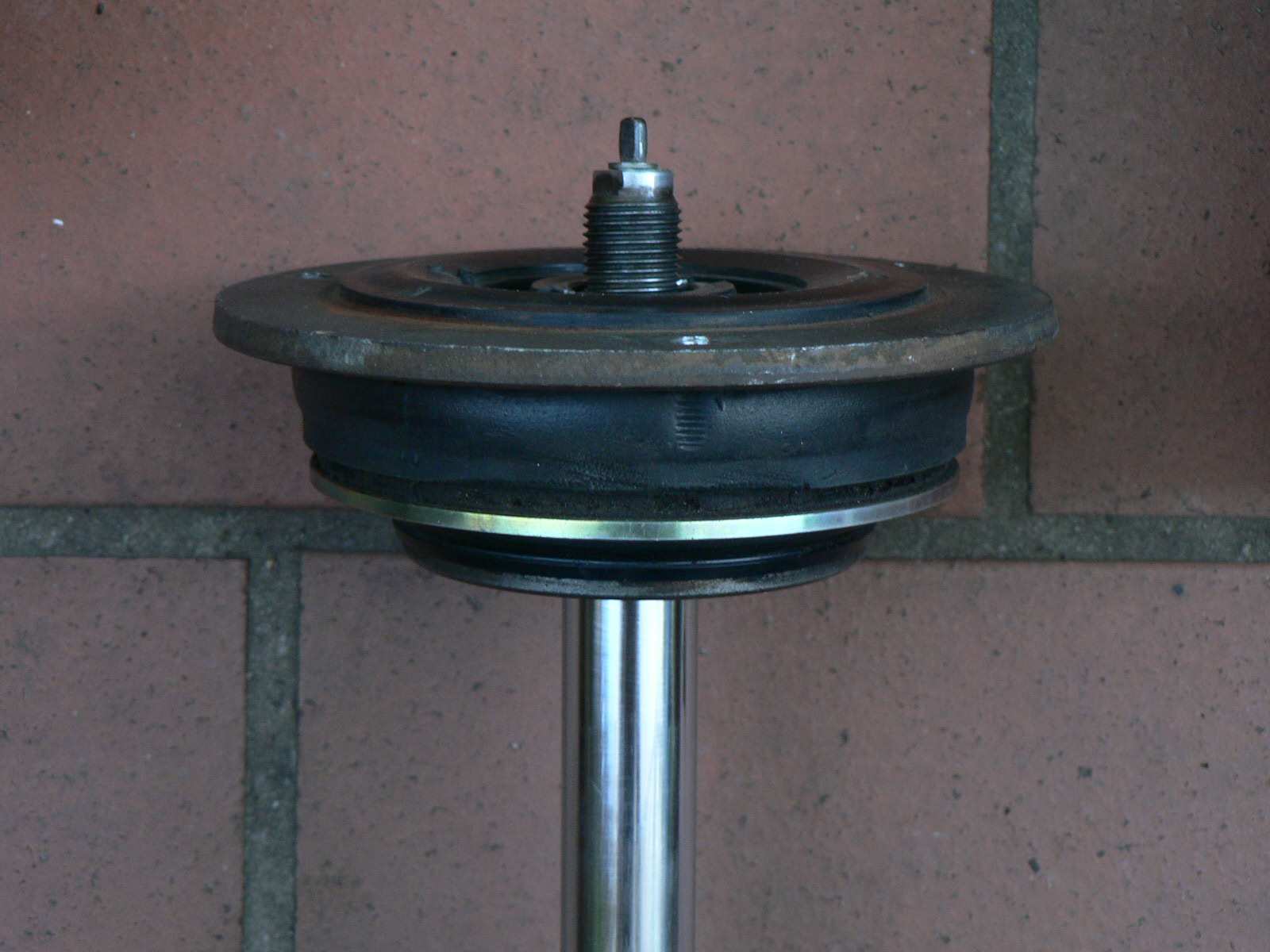 Fitting Volvo 240 Konis Sport strut inserts to 505 - Performance and ...